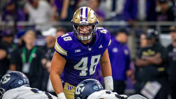 Huskies Bone Up on Rivalry with Apple Cup 101 Session