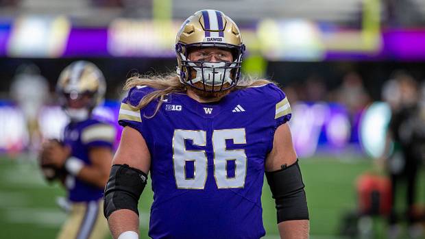 Huskies Bone Up on Rivalry with Apple Cup 101 Session