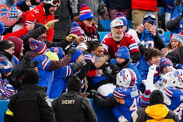 Vince Carter, Tracy McGrady tour Buffalo Bills new Highmark Stadium ...