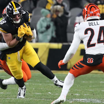 Former MVP Pushing Pittsburgh Steelers to Ditch Russell Wilson