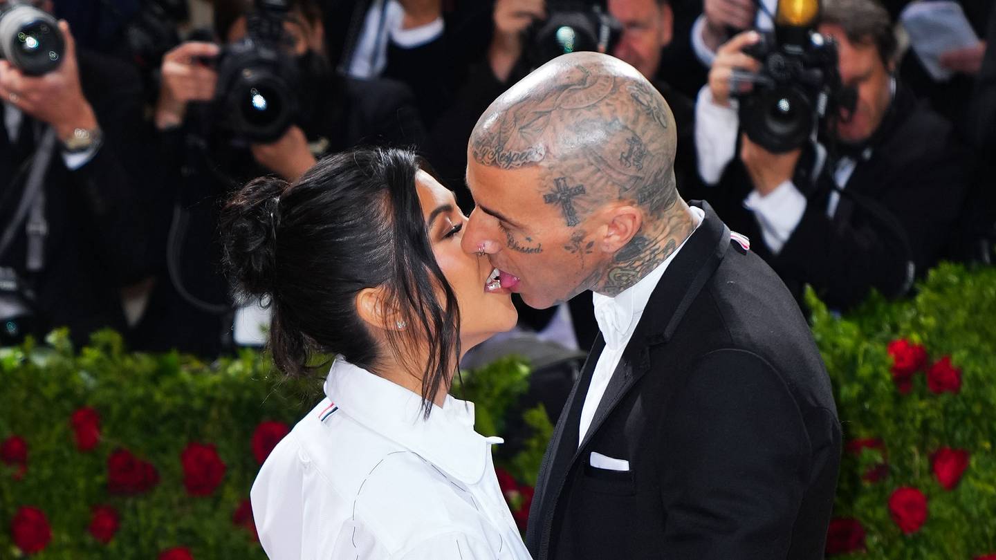 Kourtney Kardashian and Travis Barker are OFFICIALLY married!