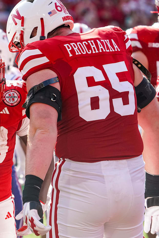 Dana Hologrsen Expecting Rotation on Offensive Line, Backup Skill Positions