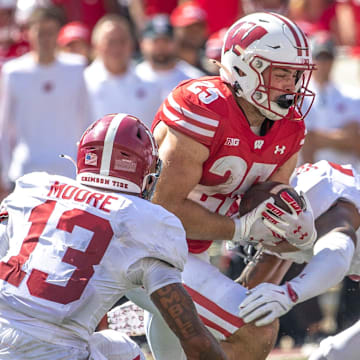 A Visual Journey: 22 Iconic Moments from Badgers vs. Fighting Illini ...