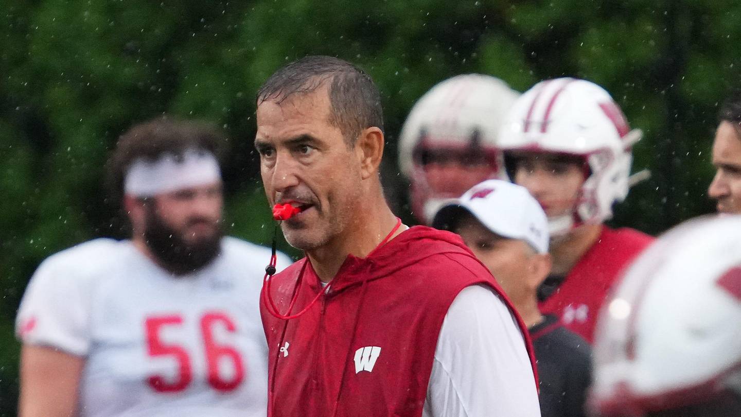 Oregon Ducks Schedule: Wisconsin Badgers Game, Grateful Dead Twist At ...