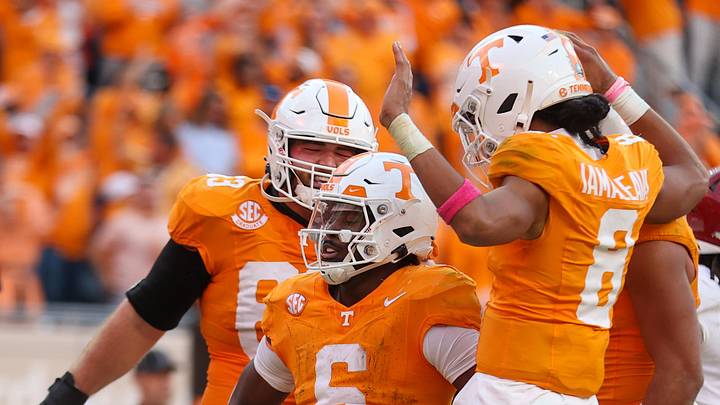 Tennessee Football's Dylan Sampson and Cooper Mays Earn Weekly SEC Honors