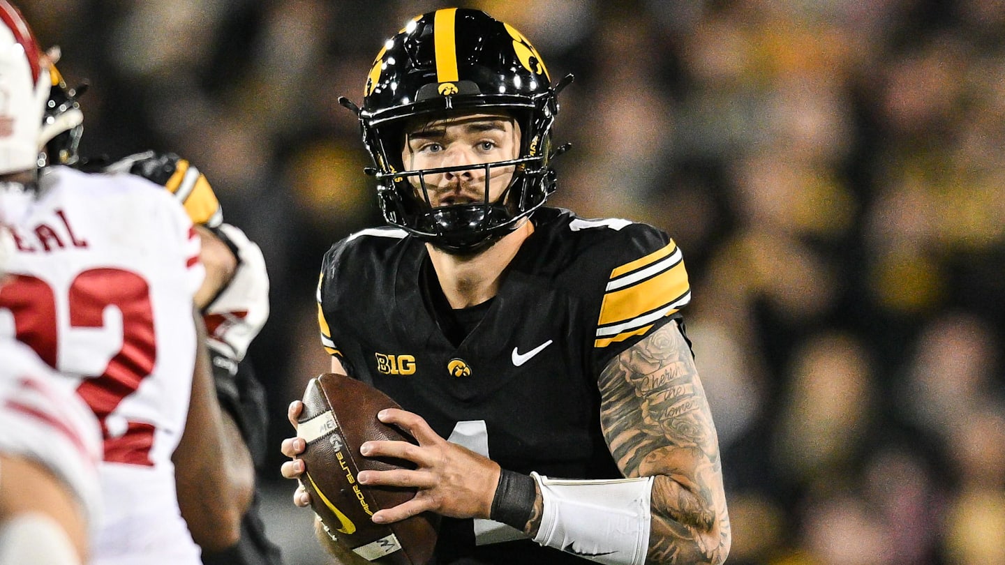 Iowa Coach Brutally Describes Hawkeyes' Passing Game