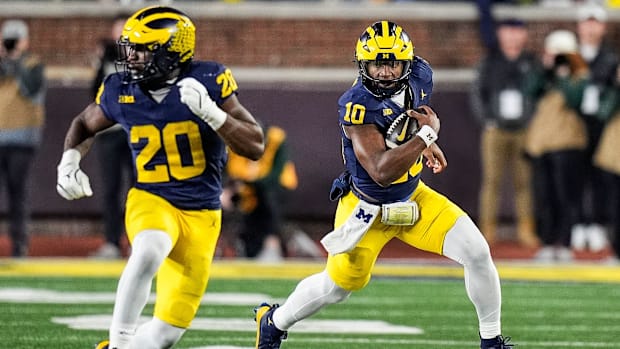 Oregon Ducks vs. Michigan Wolverines At 'Big House': What Color Do Fans ...