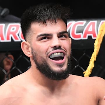 UFC signs world champion with undefeated MMA record for Rio Fight Night