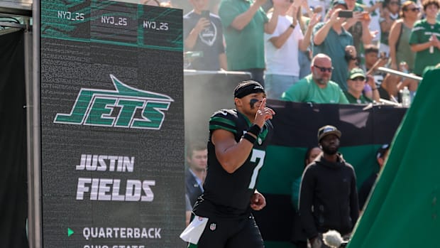 ESPN predicts Jets QB Justin Fields gashes Panthers defense on the ground