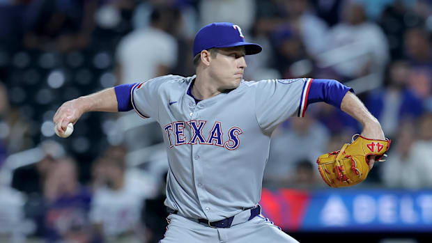Rangers Remain Close in AL West Playoff Race After Pounding Mets