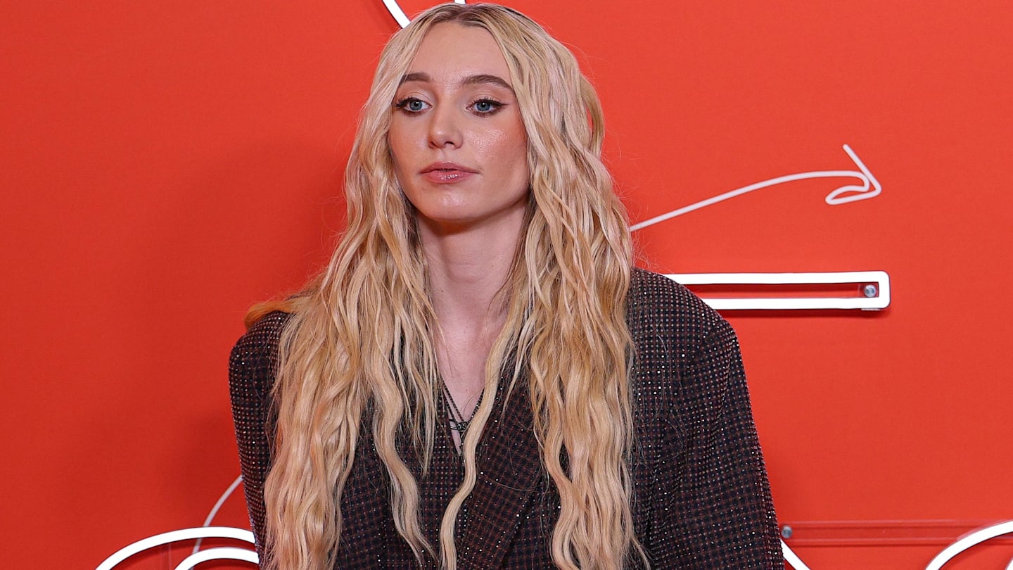 Paige Bueckers makes dramatic WNBA draft wardrobe change in second ...