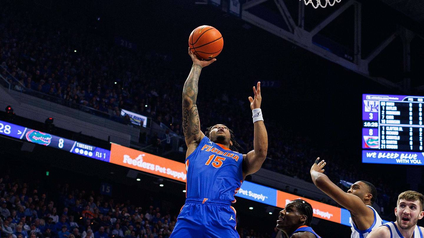 Florida Gators Alijah Martin Topples Former FAU Teammate in Arkansas Win