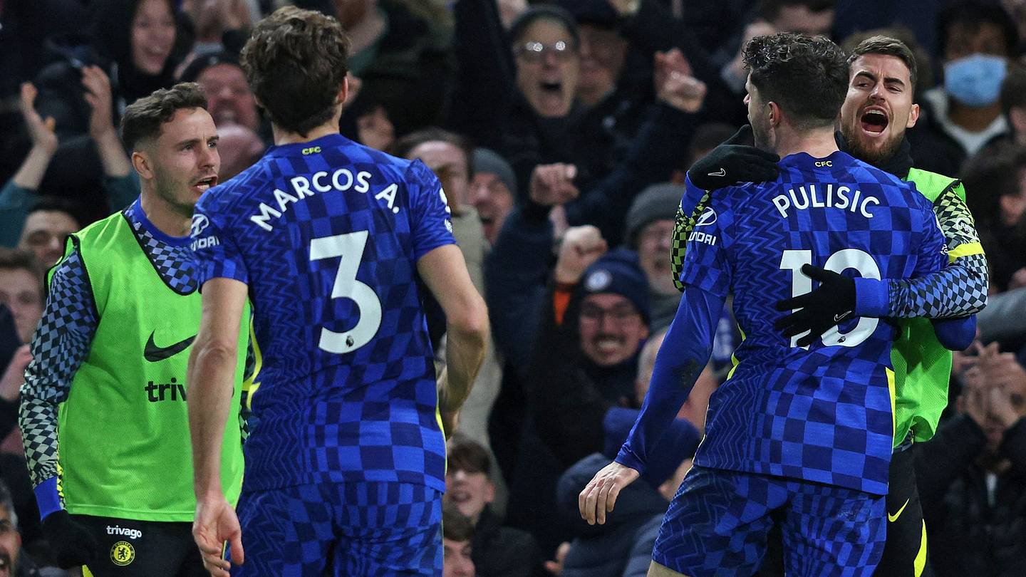 Rare burst of intensity offers Chelsea slither of title hope