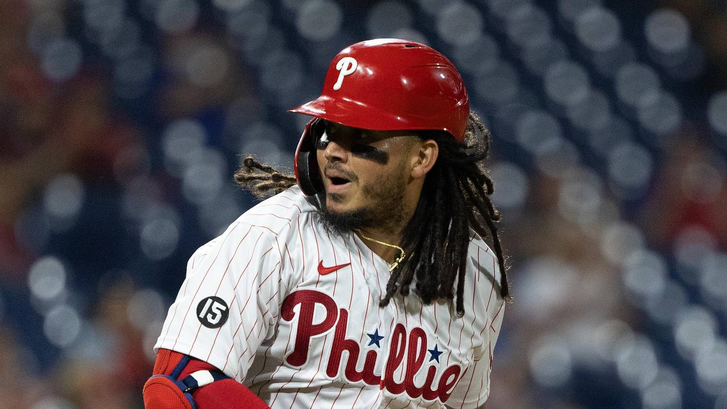 Former Philadelphia Phillies Journeyman Infielder Announces Retirement