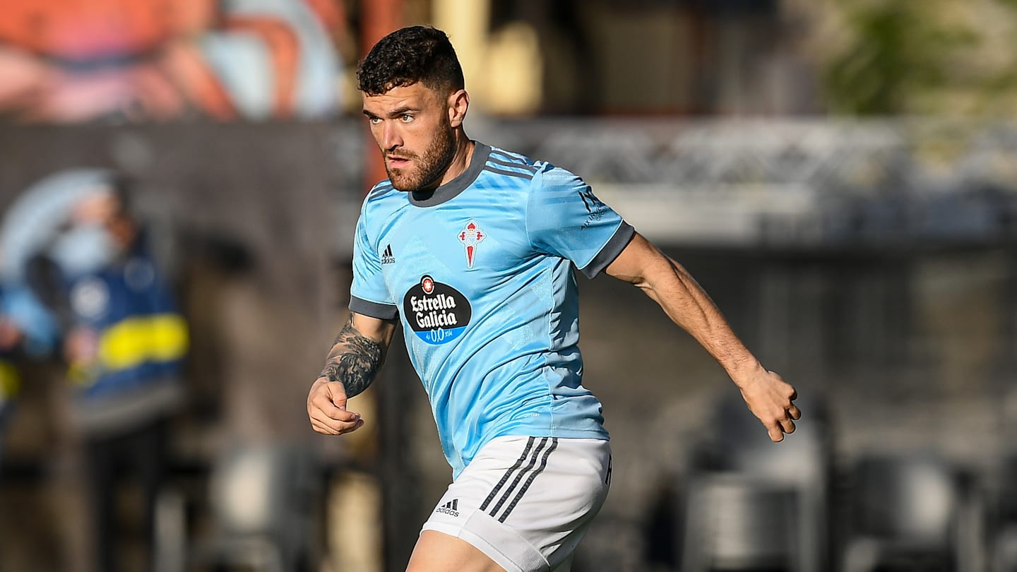 Javi Galán reaparece dentro de la agenda del Barcelona.