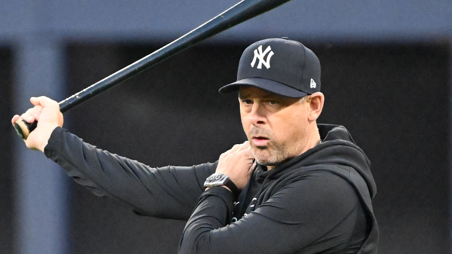 New York Yankees Legend Defends Aaron Boone From Firing