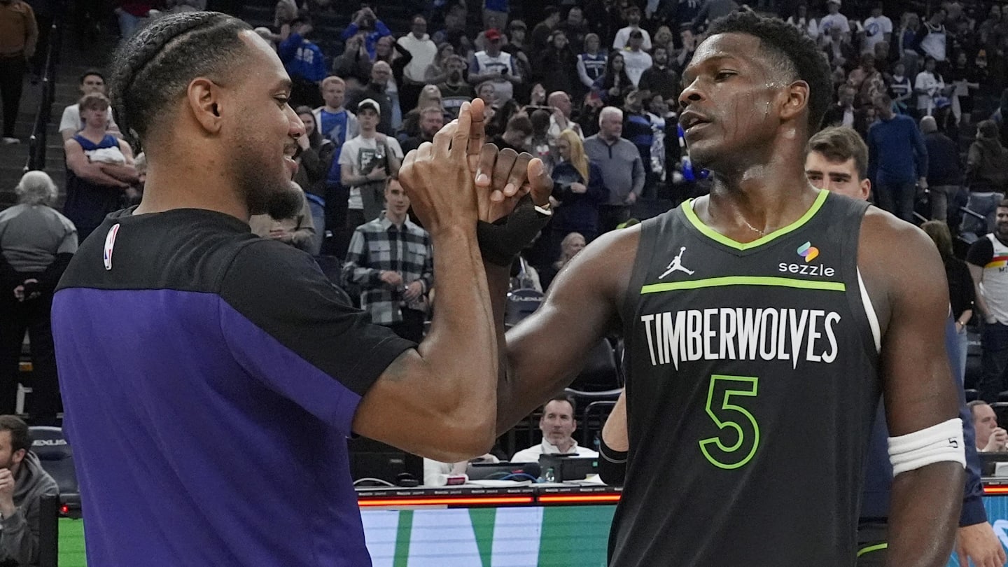 Watch: Wolves' Anthony Edwards stares down Suns owner after late 3-pointer