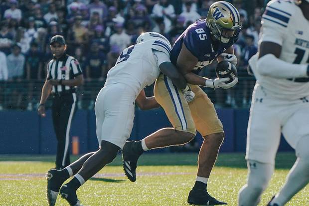 Even While His Team Stalls, Keleki Latu Makes Progress as UW Tight End