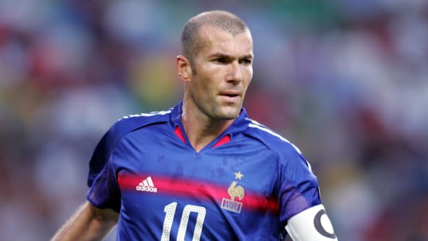 Real Madrid Icon Zinedine Zidane Favorite To Replace Didier Deschamps ...