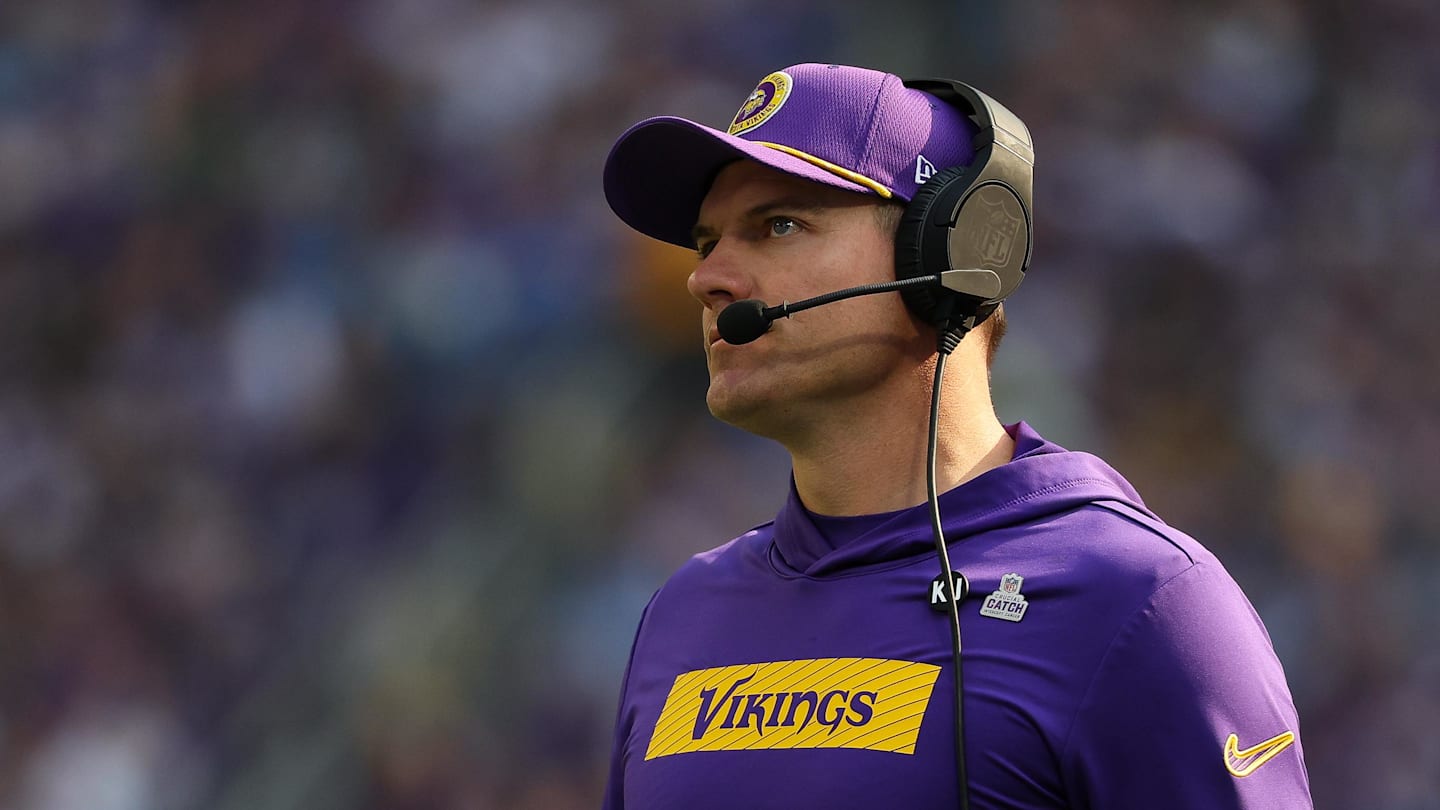 Vikings Coach Kevin O'Connell Gives Poignant Message to Randy Moss Amid ...