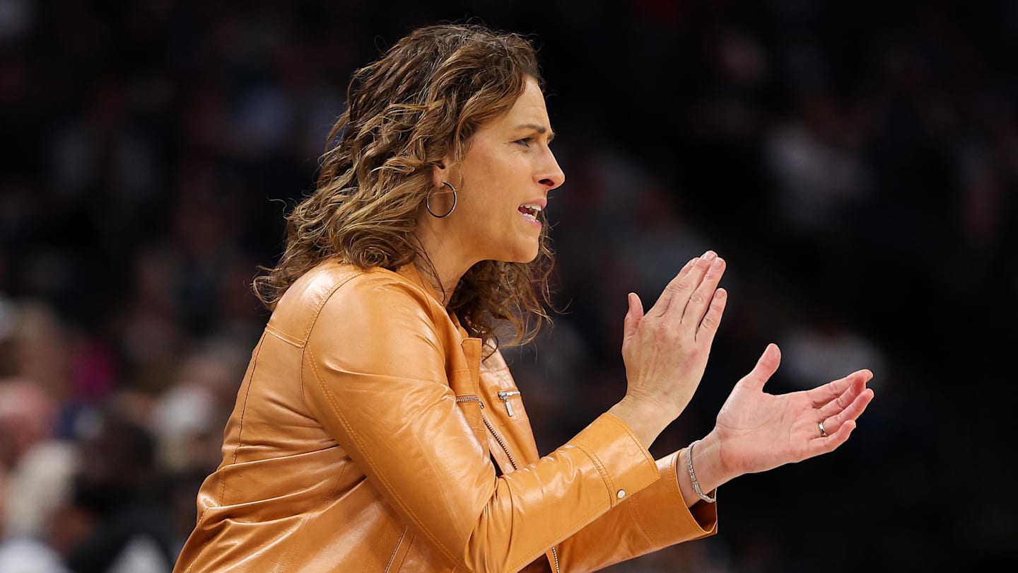 Wnba Boilers Sun Coach Stephanie White Reportedly In Talks With Multiple Teams
