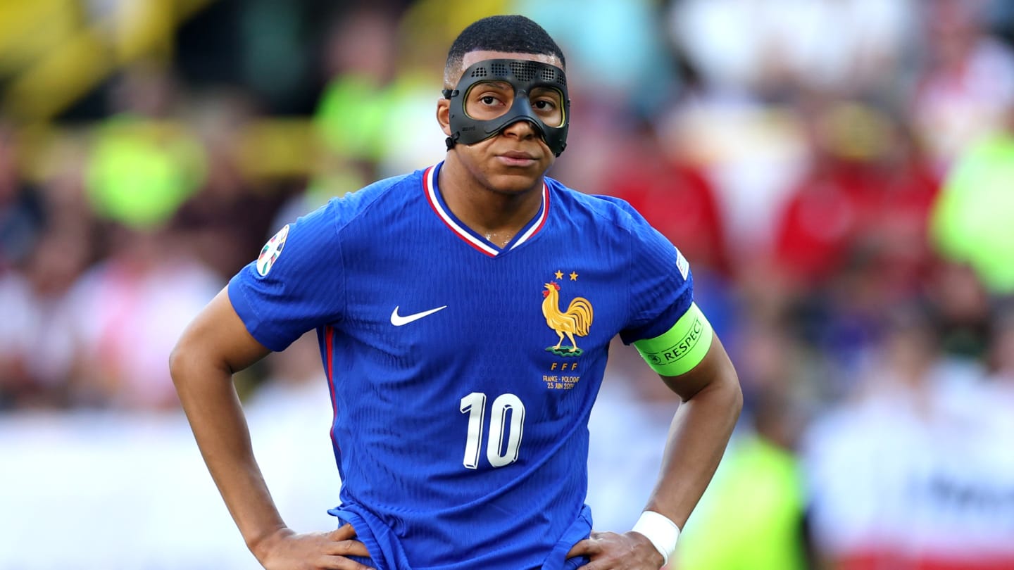PHOTO : Le nouveau masque de Kylian Mbappé avant France - Belgique