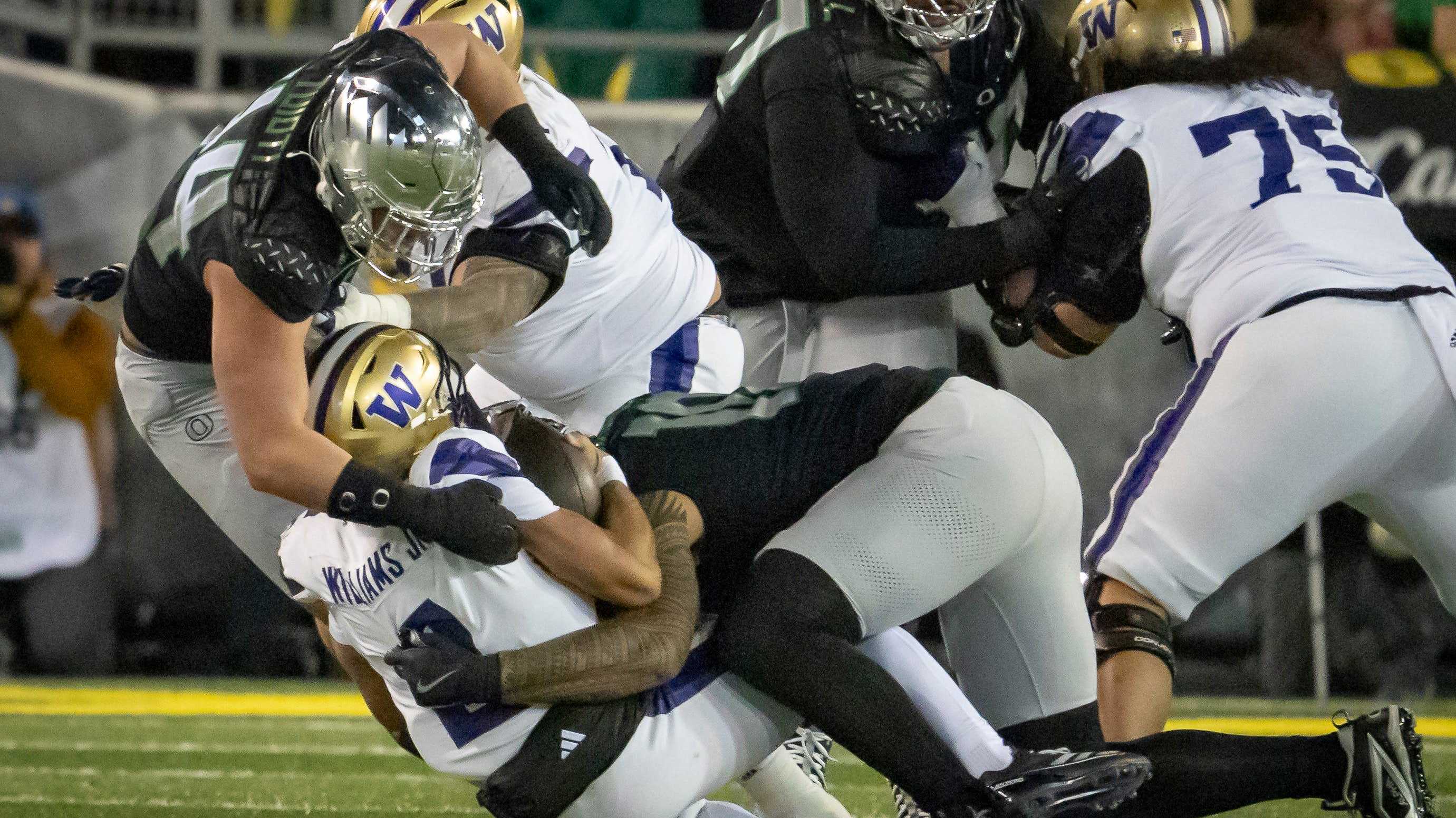 Washington fans react after Huskies fall flat on road vs. No. 1 Oregon ...