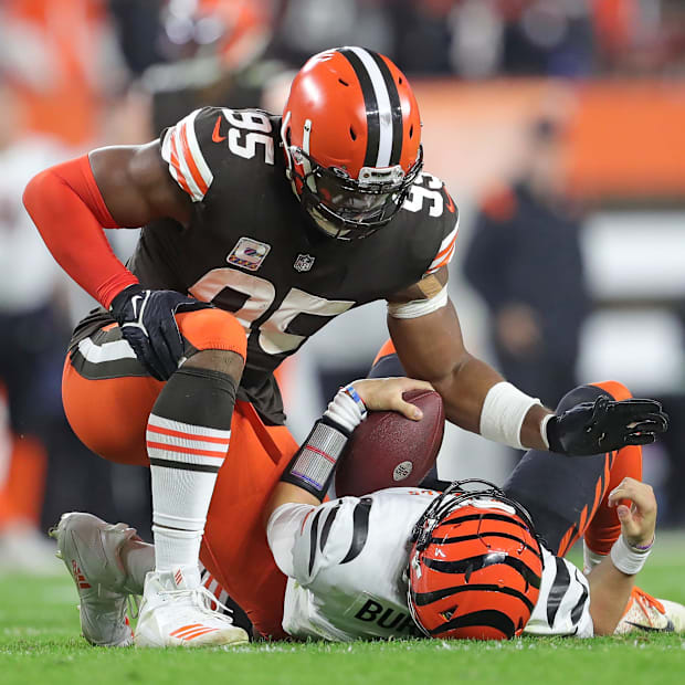 PFF Projects Blockbuster Trade of Texas A&M Aggies' Myles Garrett