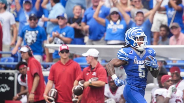 Three storylines for first meeting between Razorbacks, Fighting Irish