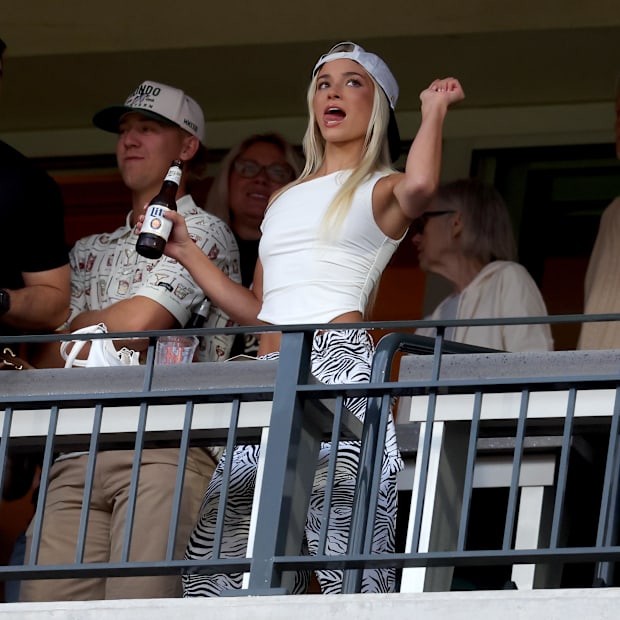 Pirates WAG Livvy Dunne calls out her Mets SI Swimsuit besties in epic ...