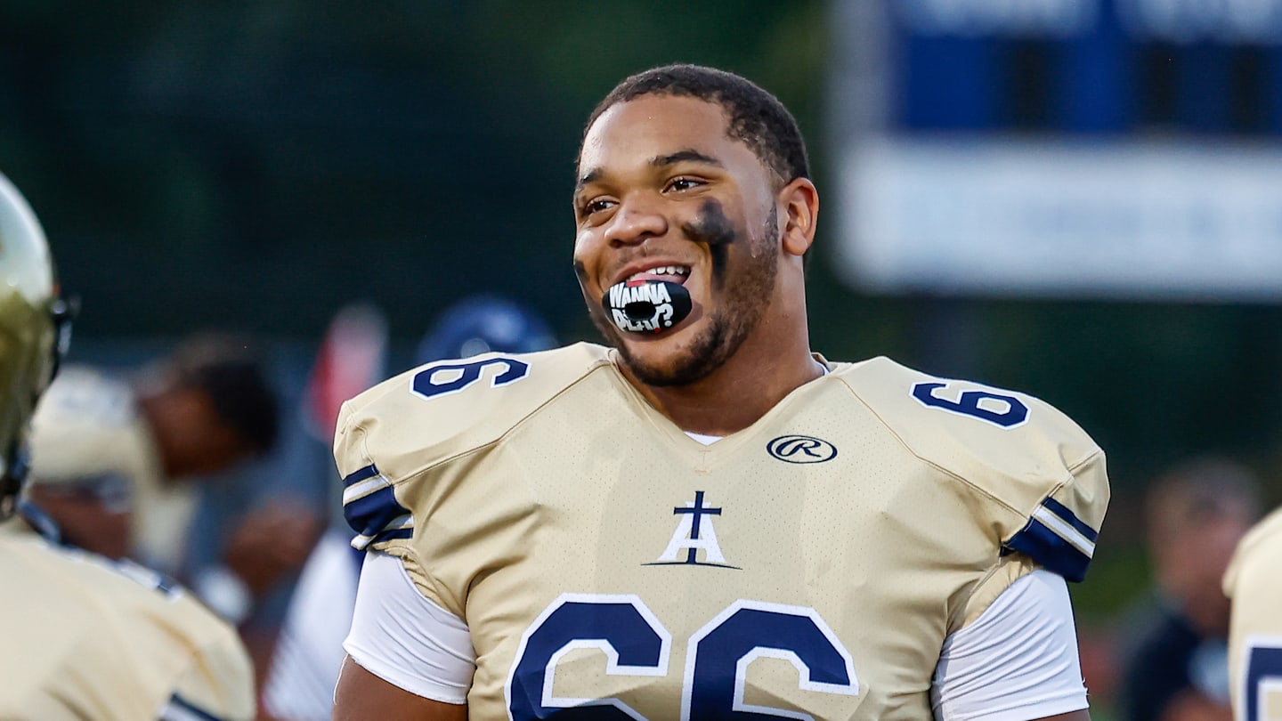 Althoff Catholic 2028 wide receiver Logan Thompson