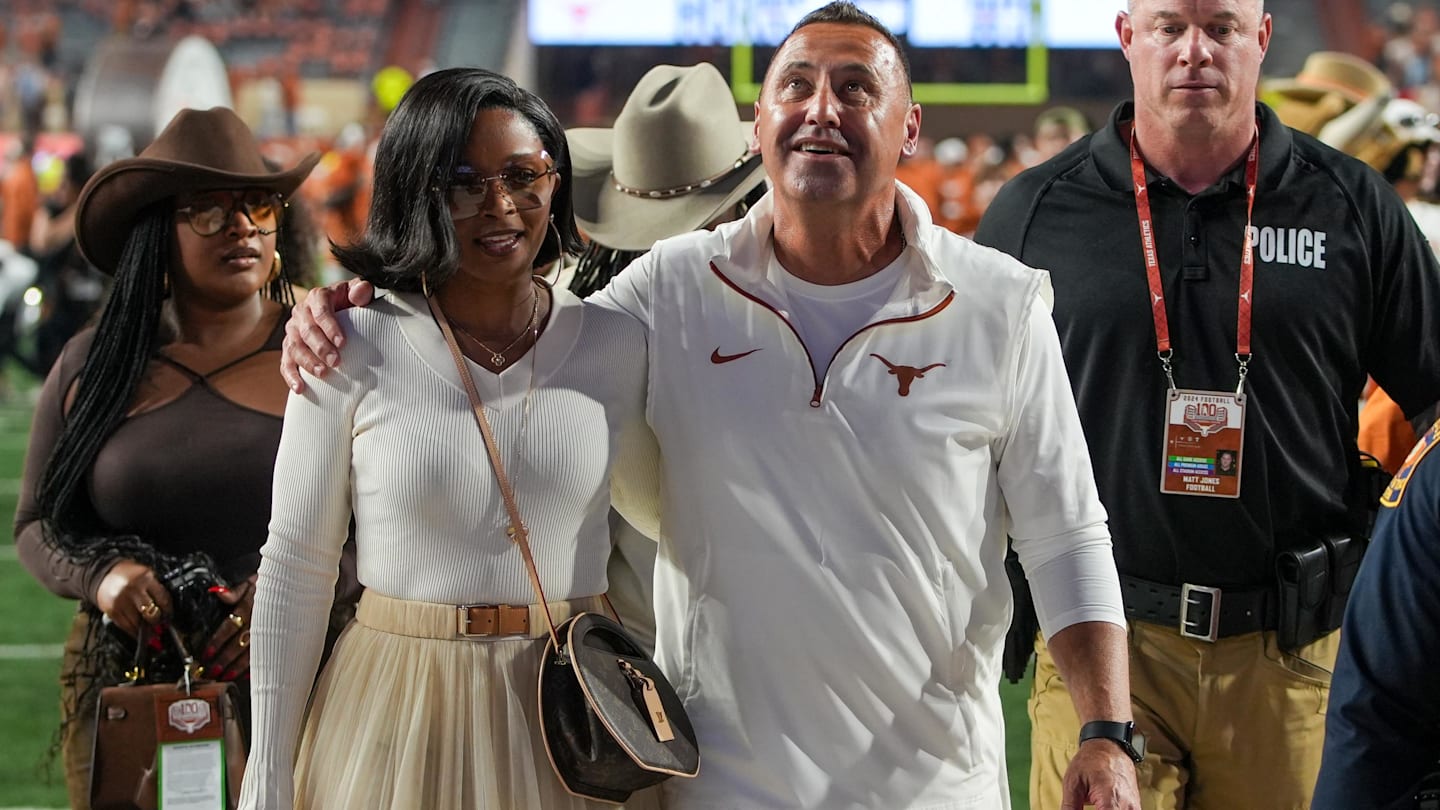 Loreal Sarkisian rocks Daisy Dukes in Thanksgiving fit stunner