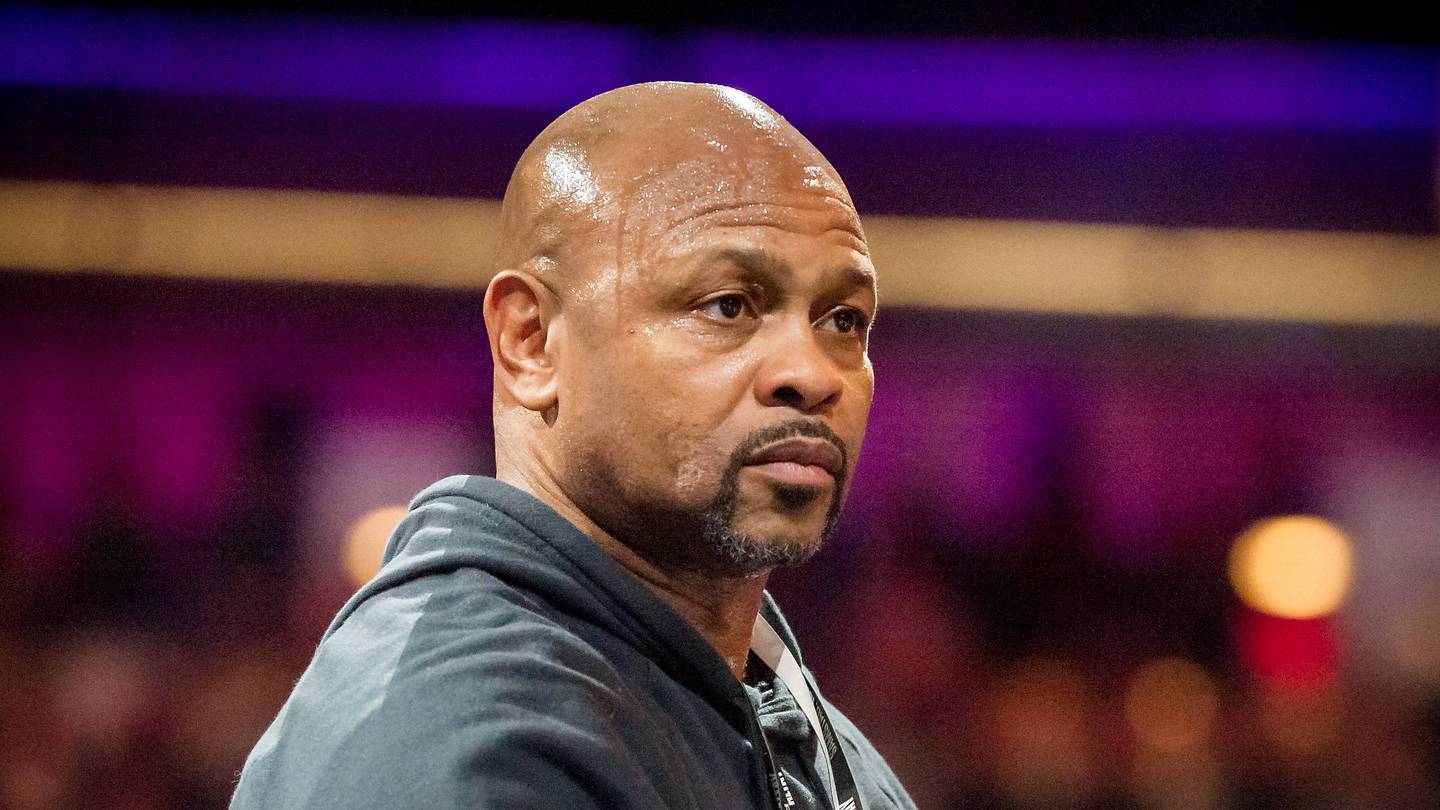 Roy Jones Jr Calls Floyd Mayweather Out For Fight Amid Disrespectful Troll