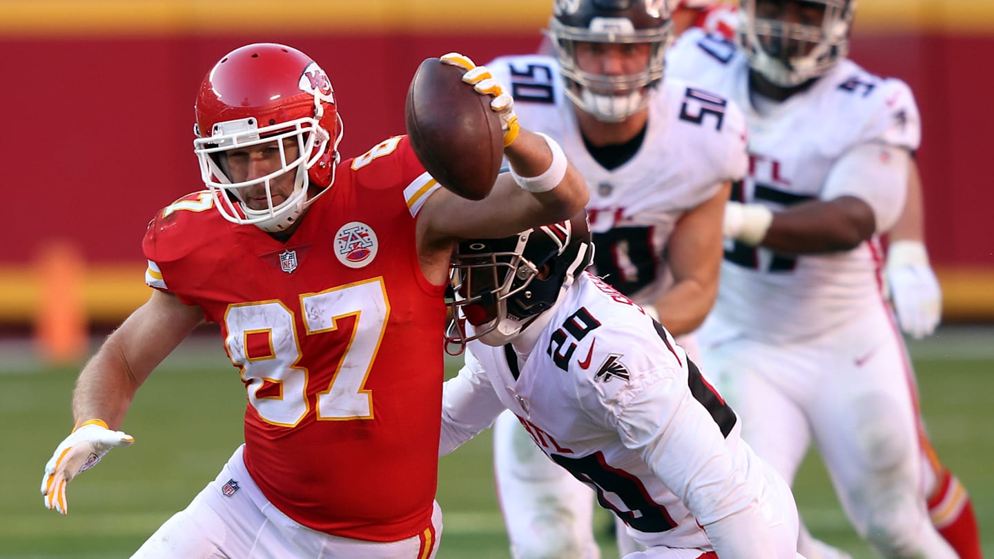 Who are the announcers and referees for Chiefs vs. Falcons today?