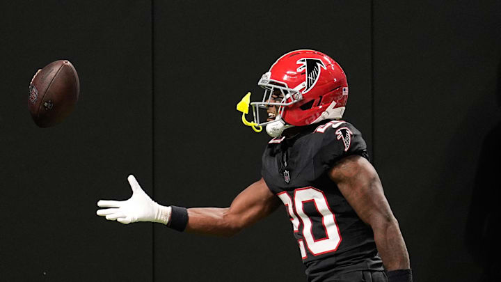 Dee Alford Turns the Noise Into Fuel as Falcons’ Defense Dominates