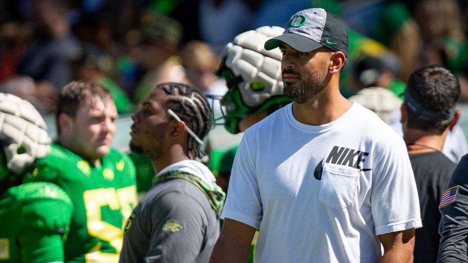Oregon Quarterback Dante Moore Reveals Relationship with Ducks Legend ...