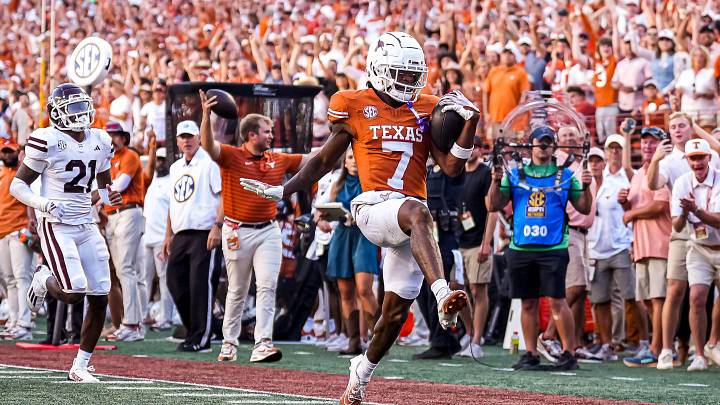 Texas WR Isaiah Bond Dazzling With 'Elite' Speed: 'Hold Your Breath!'