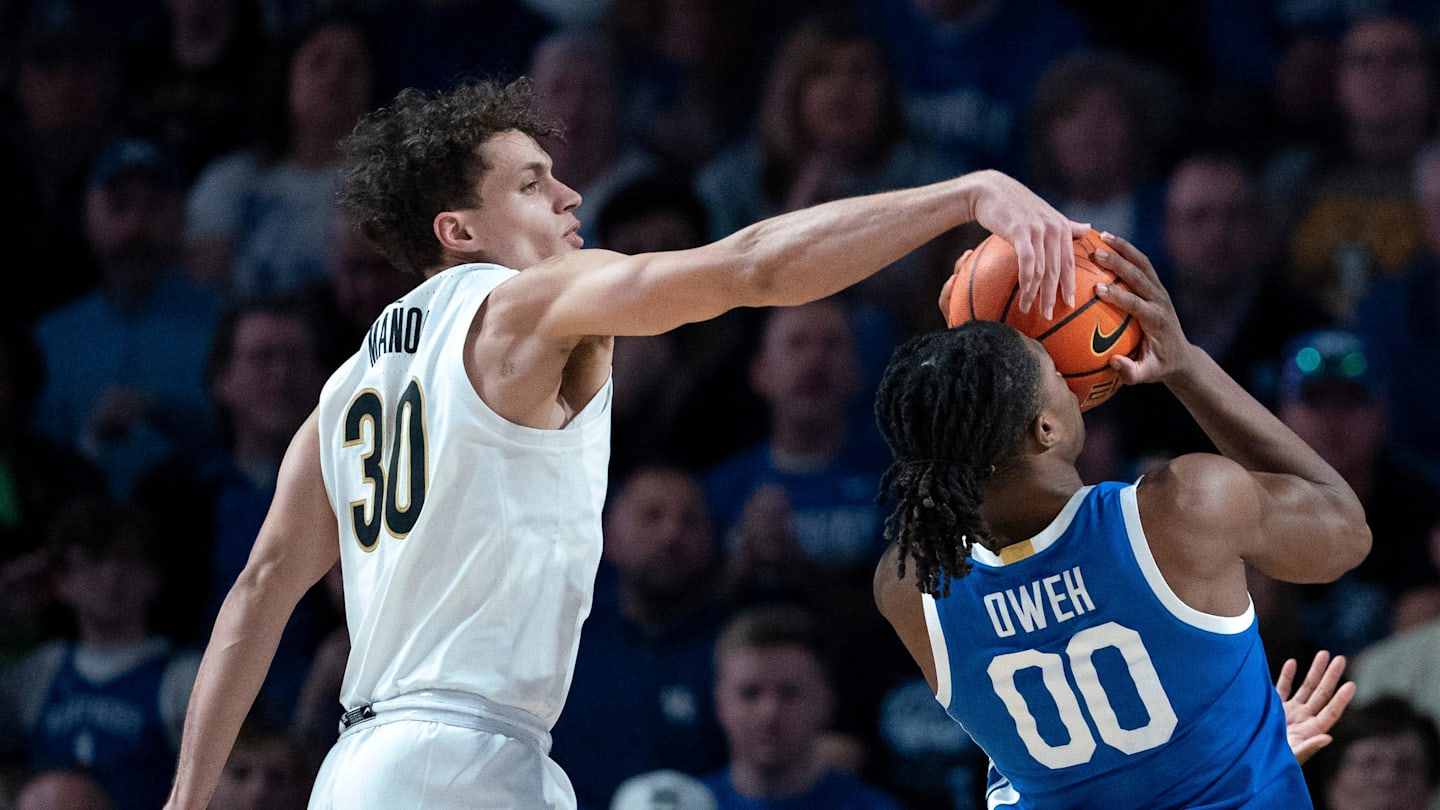 Watch: Vanderbilt Commodores Fans Storm Court After Beating Kentucky