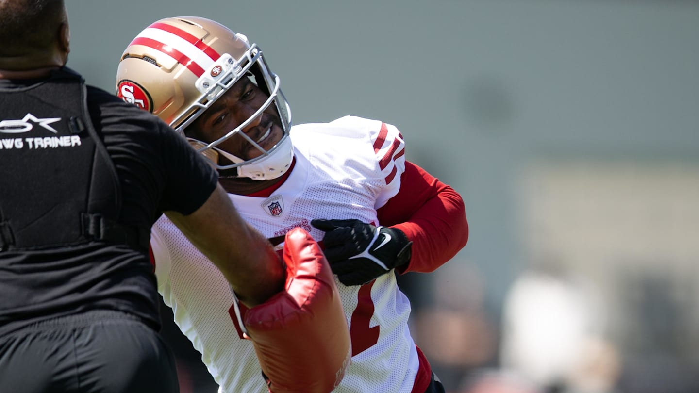 Why DE Bryce Huff has to Excel With the 49ers