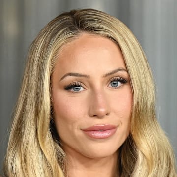 Alix Earle’s Dewy Glam in Behind the Scenes Photo Has Fans Guessing Her ...