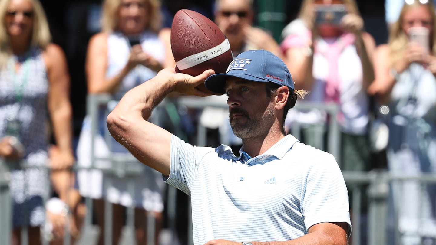 Aaron Rodgers polled as best QB in the NFL