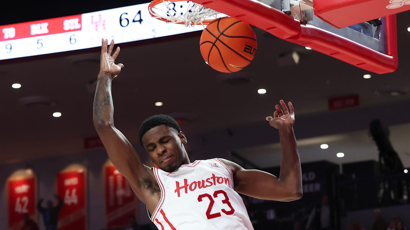 Houston continues home court dominance with decisive win against Toledo