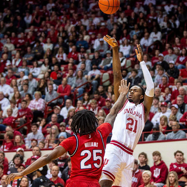 What’s Wrong With Mackenzie Mgbako? He’s Jump-Shot Dependent And Isn’t ...