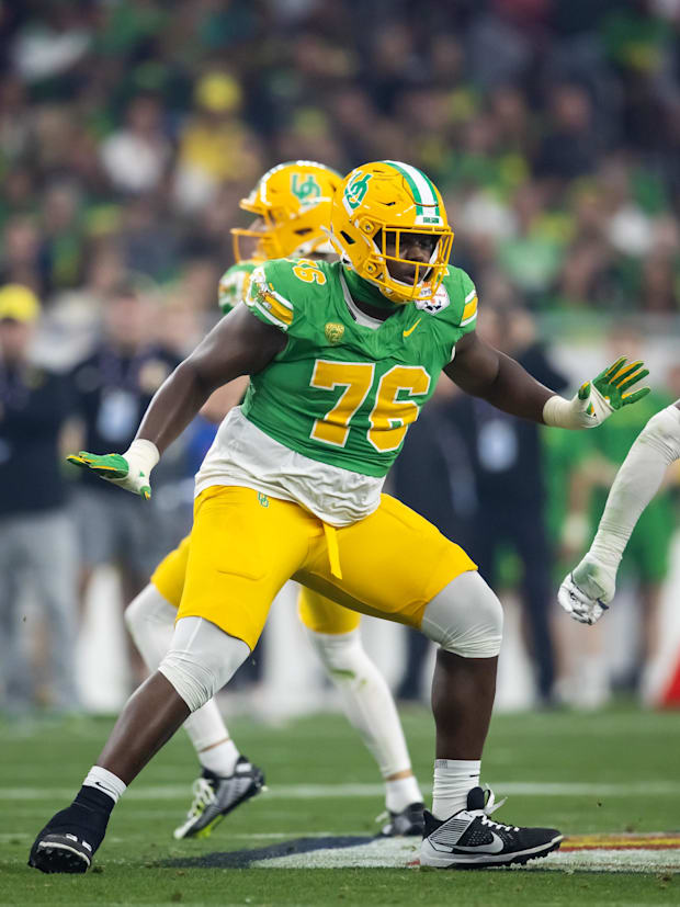 3 Offensive lineman moved further into Commanders target area at ...