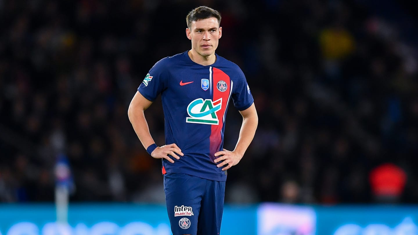 Manuel Ugarte left out of PSG squad for Ligue 1 opener as Man Utd talks ...