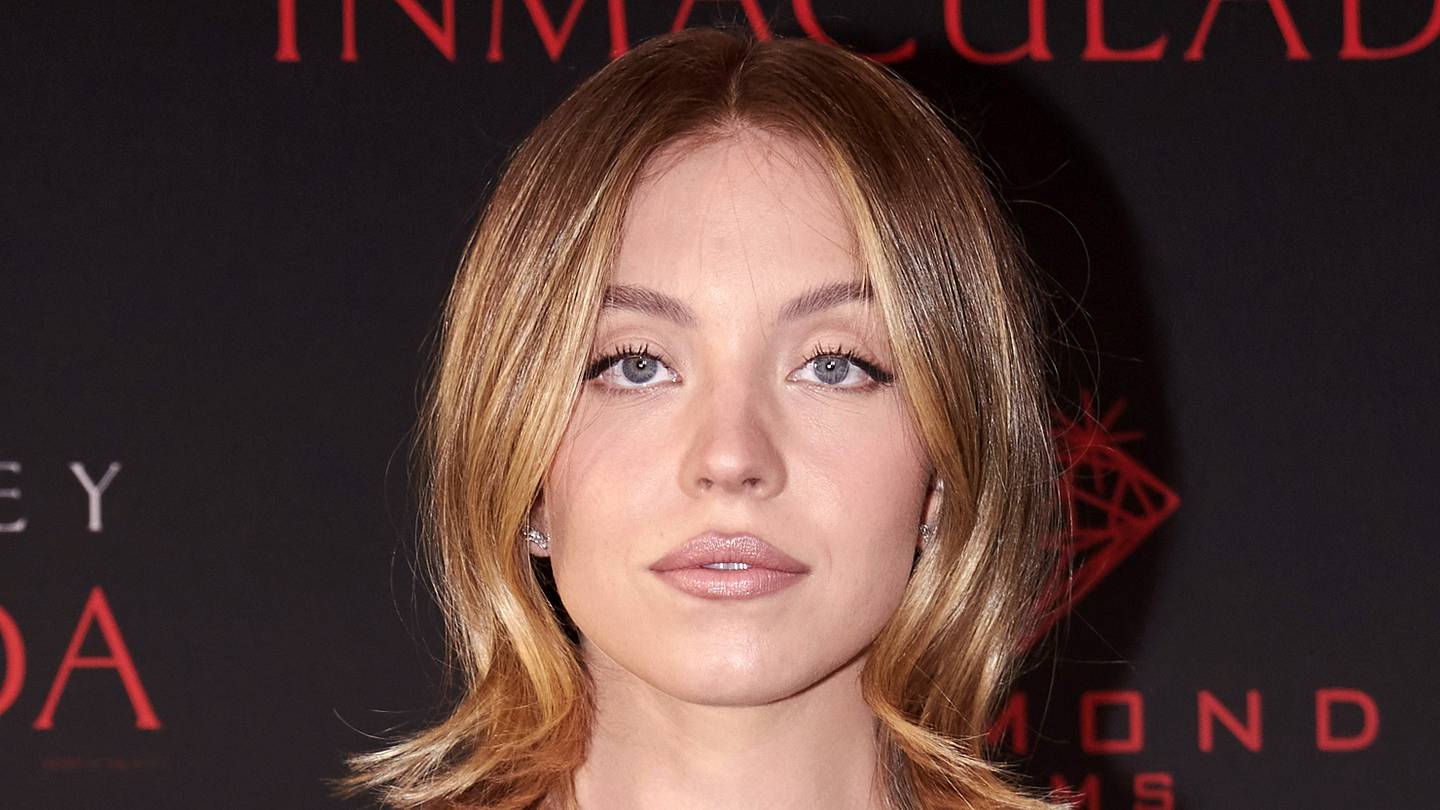 Sydney Sweeney’s Latest Thirst Trap Features a Black Zip-Up Swimsuit