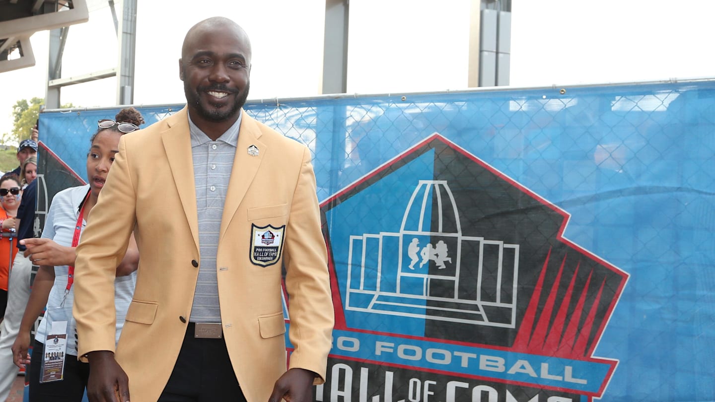 BREAKING: Colorado HC Deion Sanders Hires Rams Hall of Famer Marshall Faulk