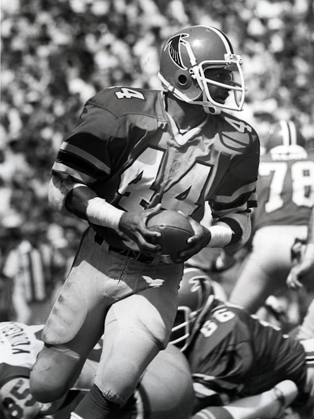 Texas A&M Unveils Throwback Uniforms for Showdown with Florida