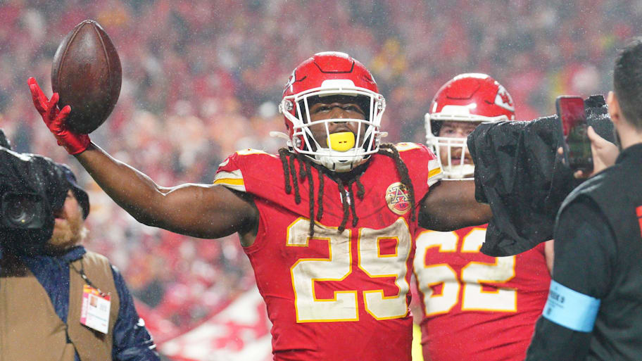 Patrick Mahomes 'Happy for' Kareem Hunt Following Walk-Off TD Against ...