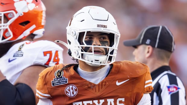 Texas Longhorns LB Expands on What Makes 'Hungry' Defense Unique